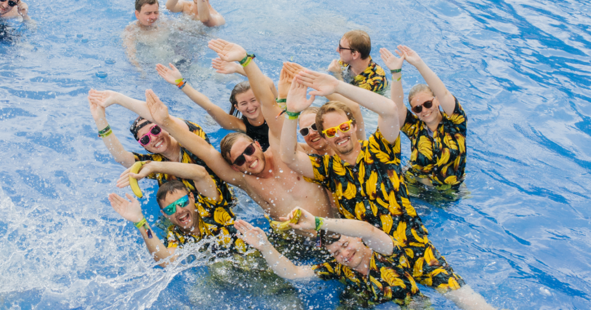 XXL Swimming Pool 2024 | DEICHBRAND Festival